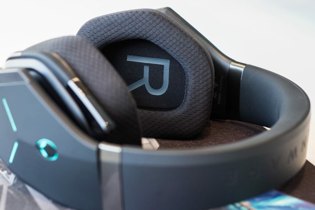 Alienware Wireless Gaming Headset Review: Powerful Audio, Comfortable
