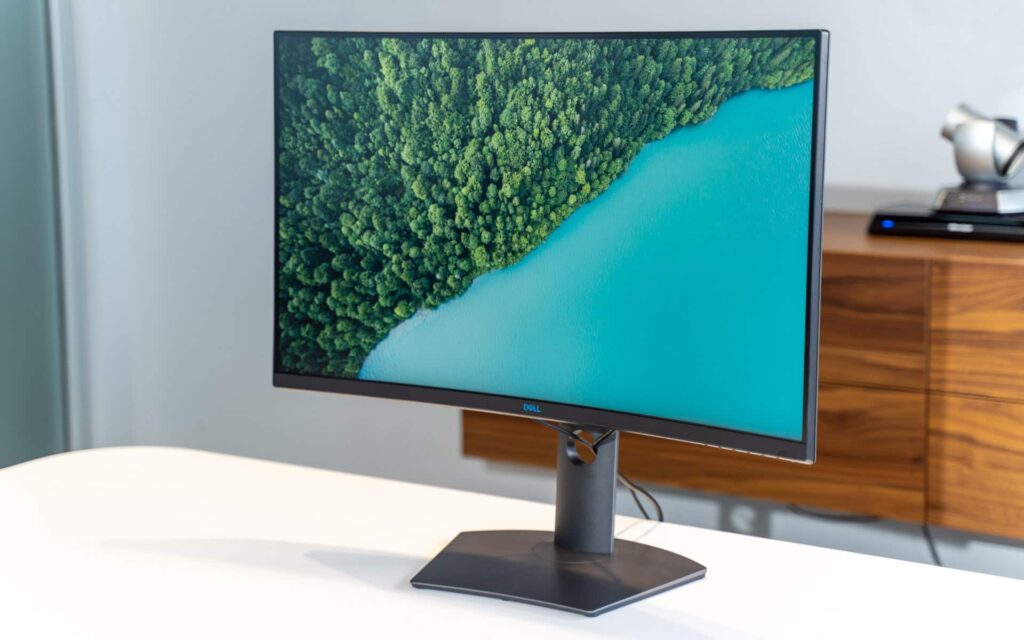 Dell 32 Curved Gaming Monitor Review – Immersion Like no Other