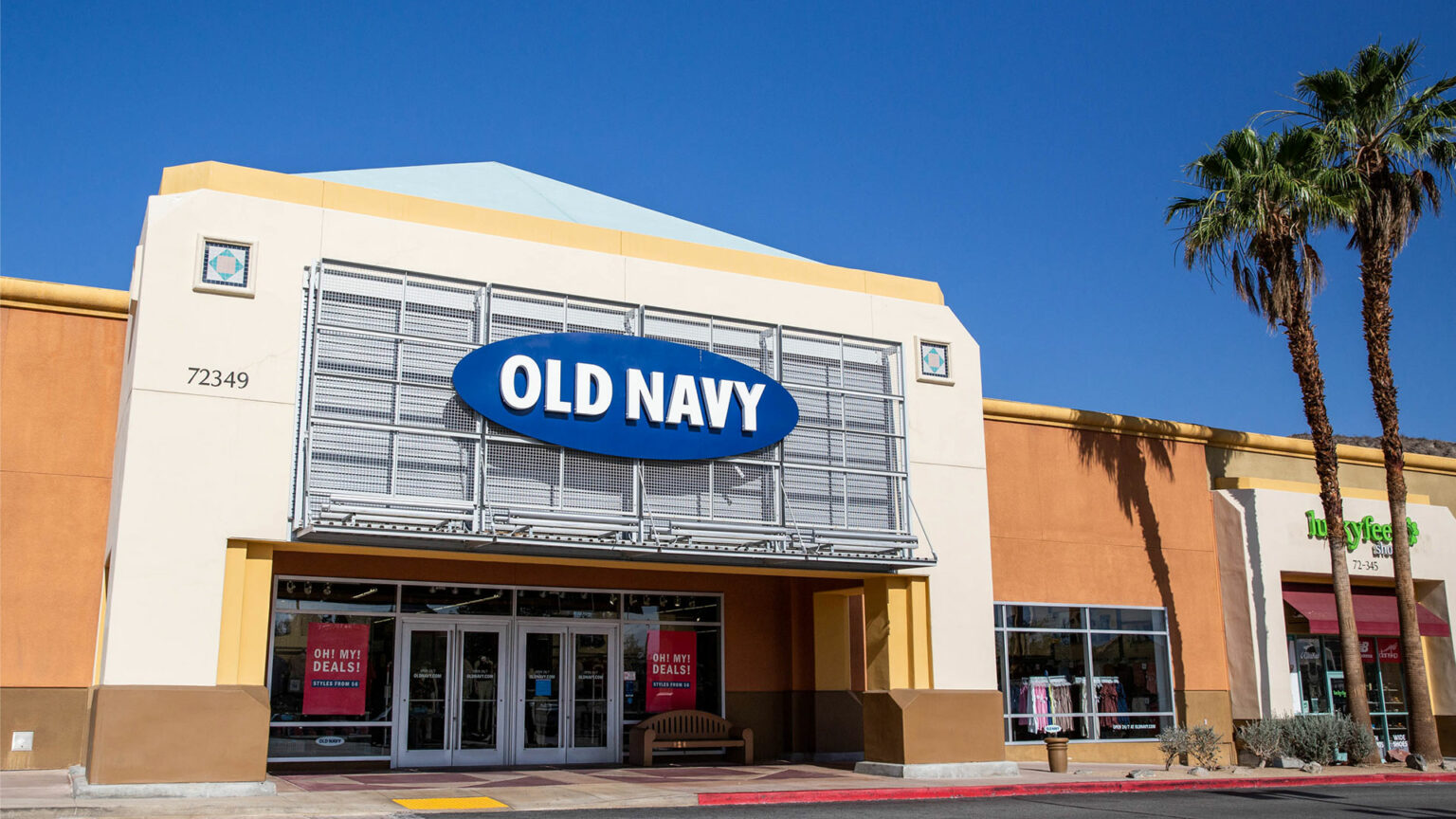 Best Discount Clothing Stores To Shop in 2022